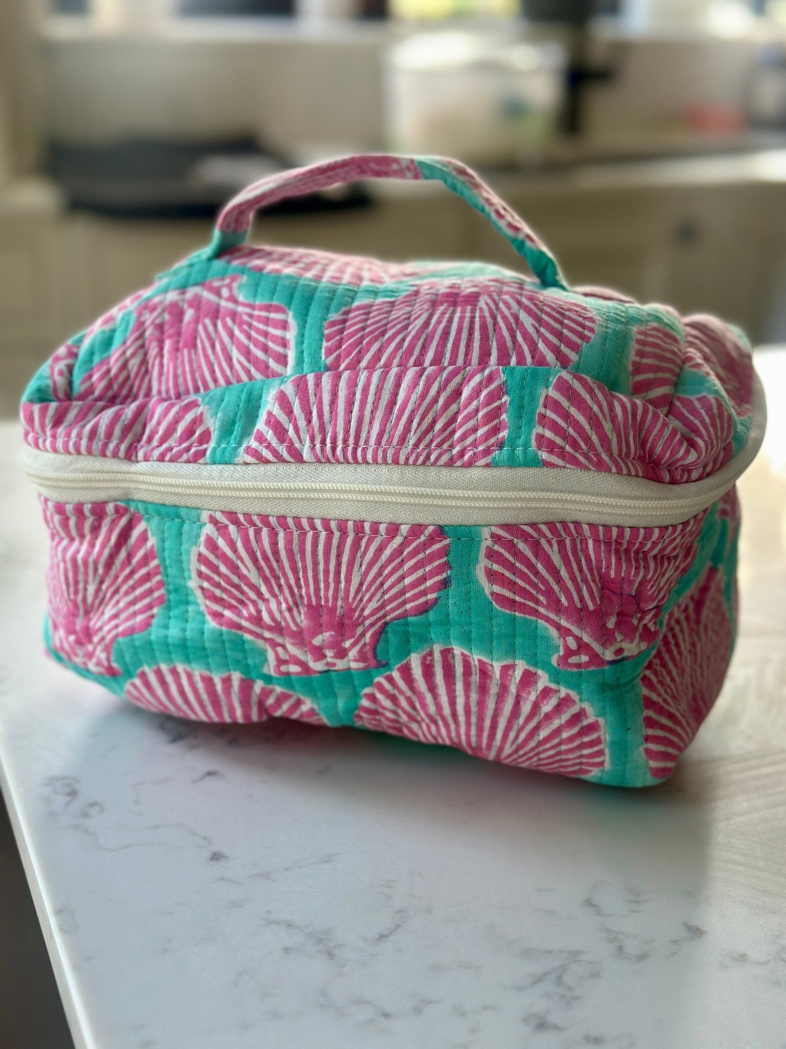 Large Handled Quilted Washbag - Pink Shell – Hauslife