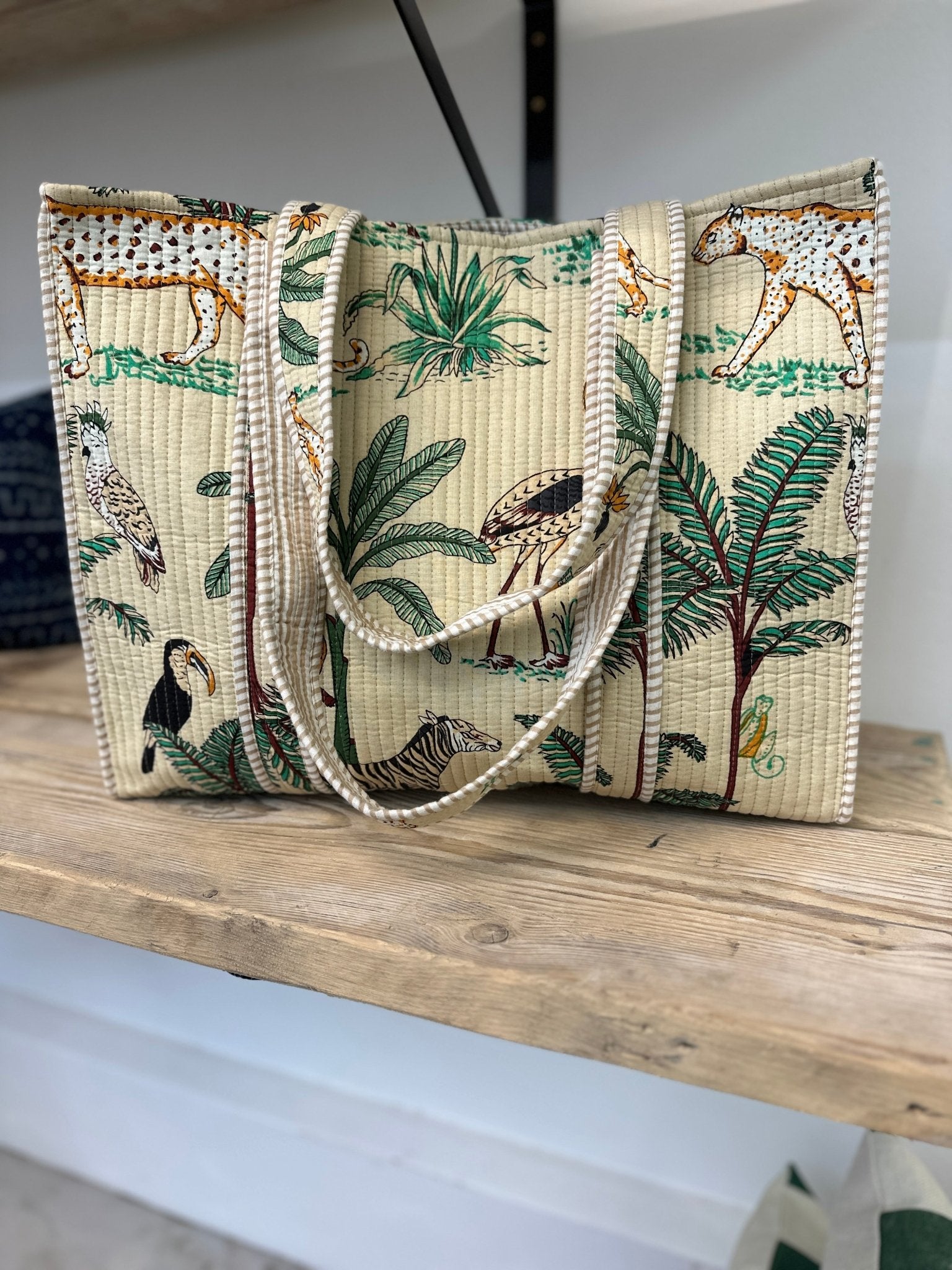Quilted Weekender Bag - Beige Jungle – Hauslife